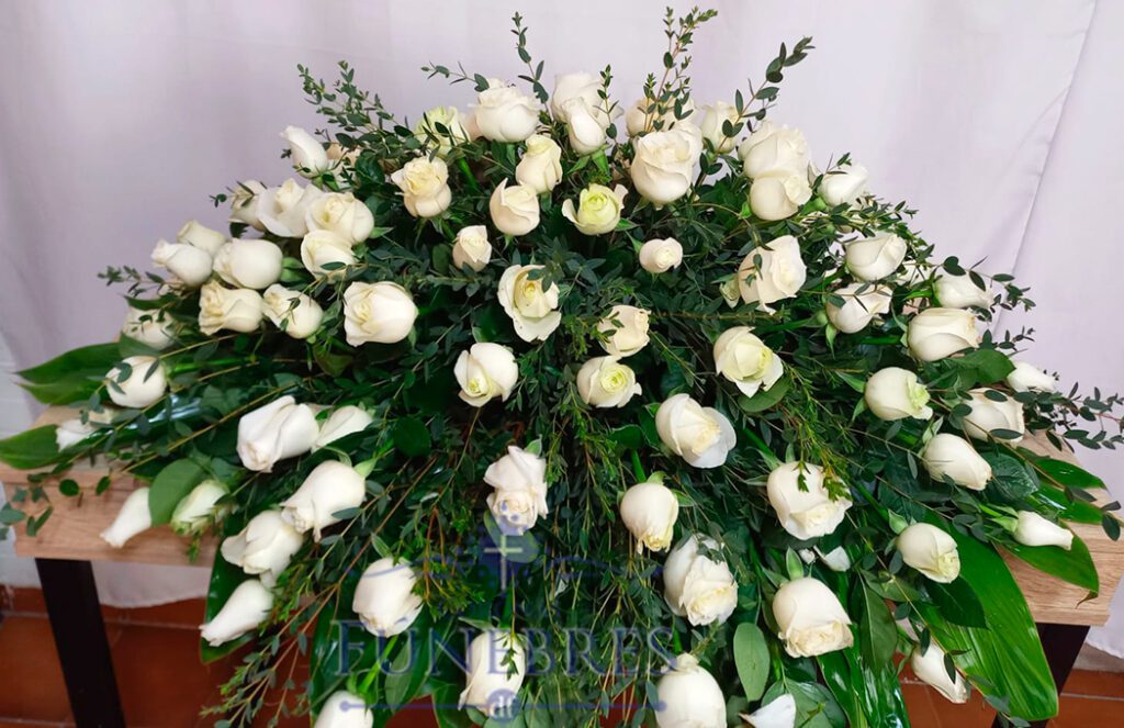 Cubre cajas de flores 100 rosas Olivo - Arreglos funerarios | Coronas ...
